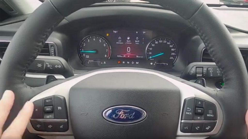 Steering Wheel and Cluster Screen in the 2021 Ford Explorer XLT